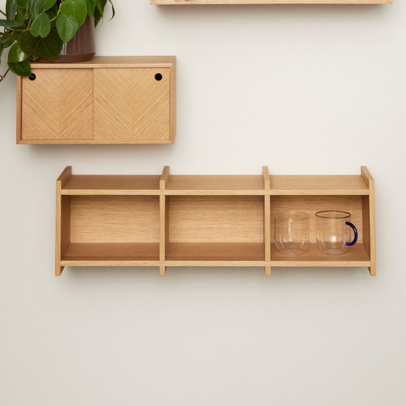 Hübsch Focal hylde med 3 praktiske rum | Køb den lige her – Wood To You