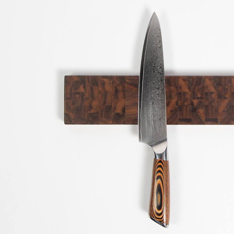 Knivholder i massiv valnøddetræ med praktisk magnetfunktion – Wood To You